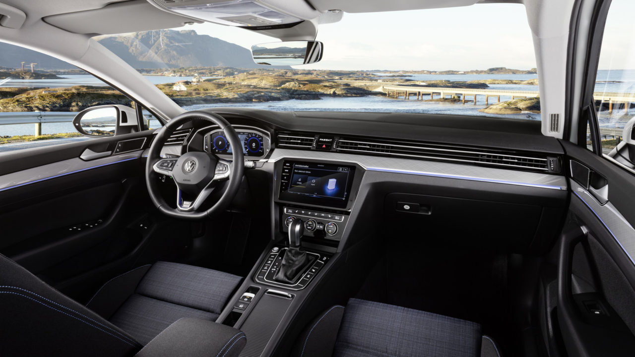 Volkswagen 小改款 Passat B8 登場 - Car1.hk
