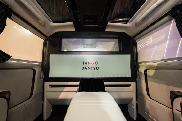 Lexus 全新 LM 350h 香港 $1,699,980 起開賣 - Car1.hk